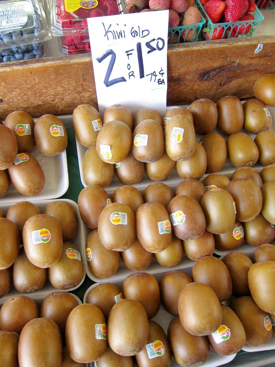 English Trifle With Amaretto Liqueur – Dolly’s Kettle